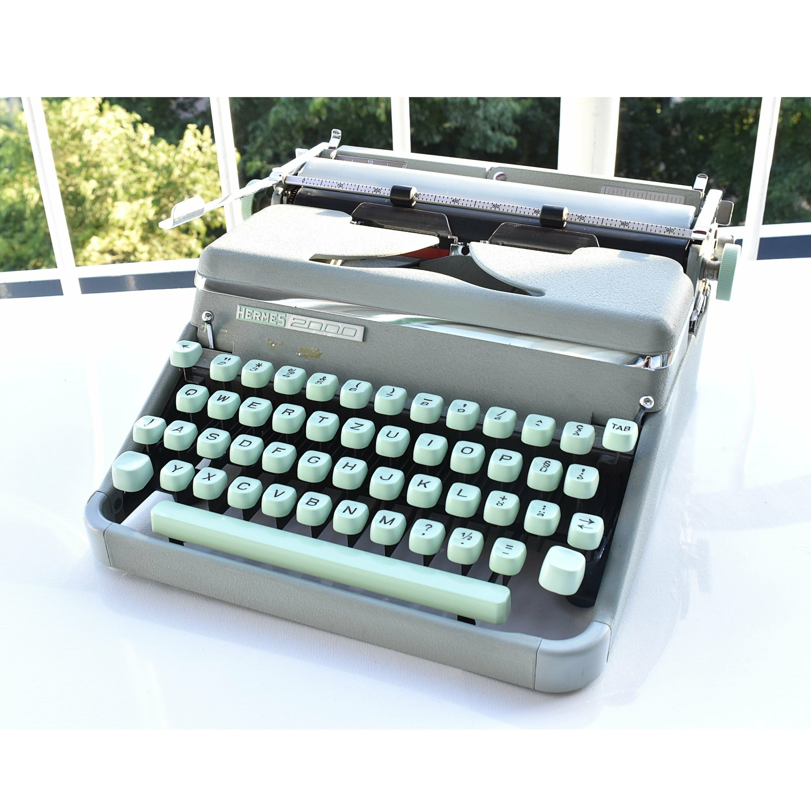 Hermes 2000 Typewriter PICA typeface – Amsterdam Typewriter